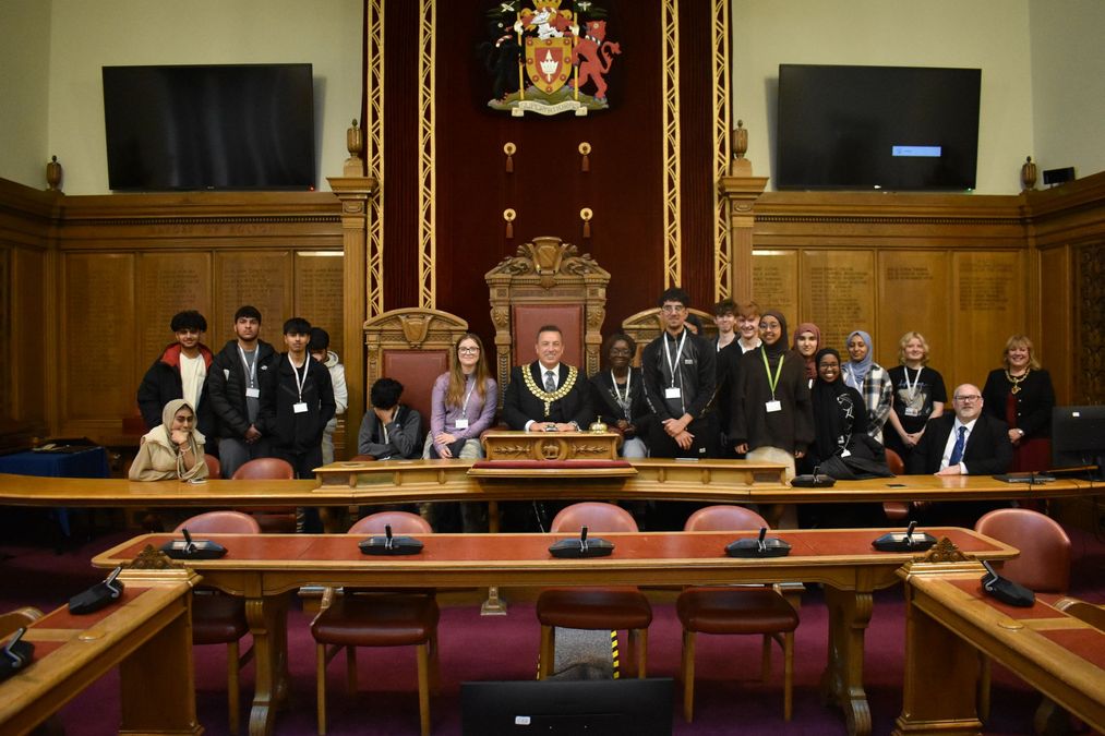 The Sixth Form Bolton - B6 Students Meet Bolton’s Mayor