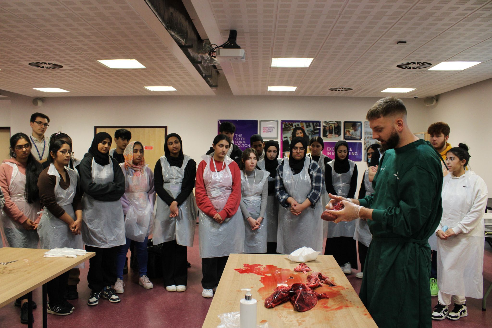 The Sixth Form Bolton - B6 Students Take Part in Live Dissection Experience