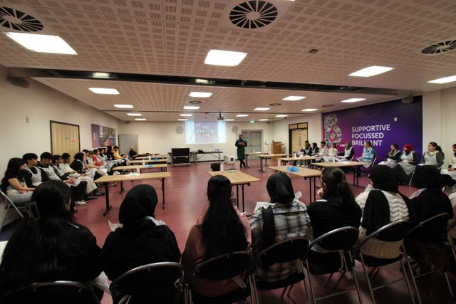 The Sixth Form Bolton - B6 Students Take Part in Live Dissection Experience